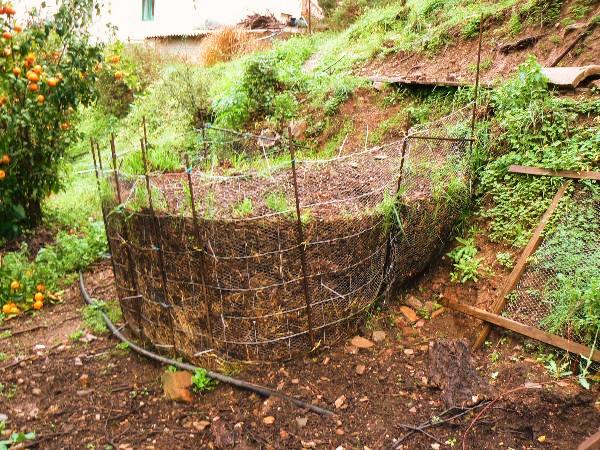 Making compost with animal manure - a quick and a slow way Making compost with animal manure - a quick and a slow way